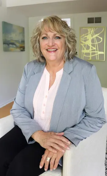 Lisa Ray - Real Estate Agent - Coldwell Banker