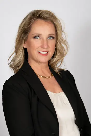 Debbie Cloe - Real Estate Agent - Coldwell Banker
